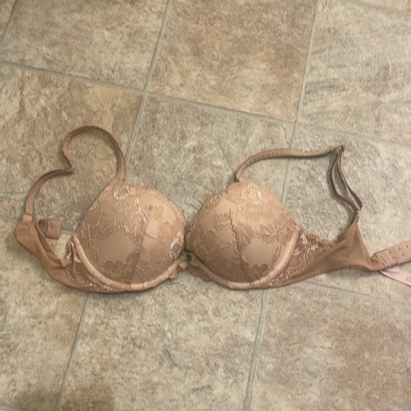 Victoria's Secret | Intimates & Sleepwear | 32d Vs Pushup Bra | Poshmark